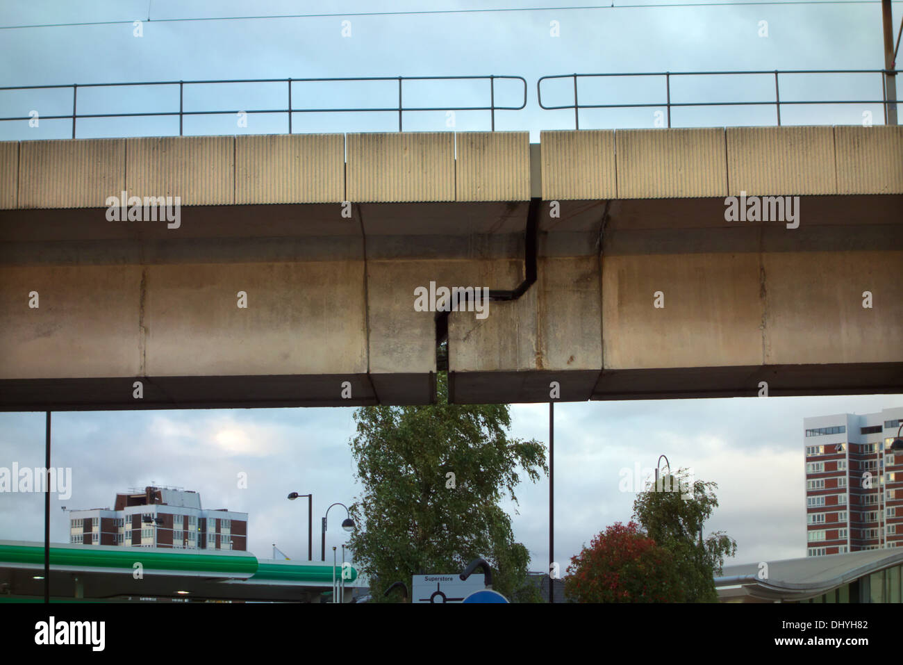 Pont-route flyover - joint de dilatation Photo Stock - Alamy