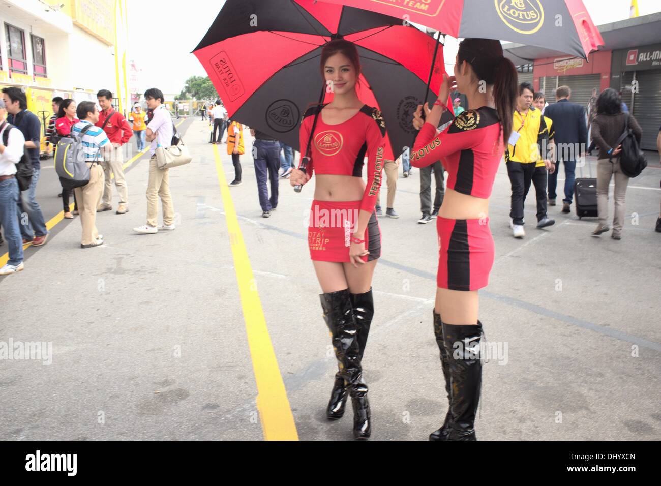 Macau grand prix girls pose Banque de photographies et d’images à haute ...