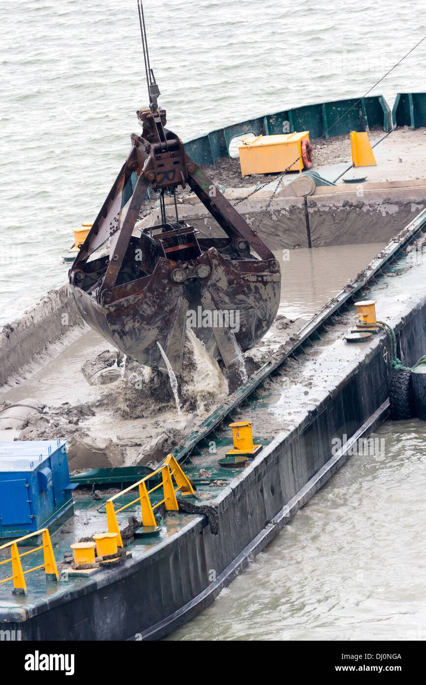 Dragage des quais portuaires Banque de photographies et d’images à ...