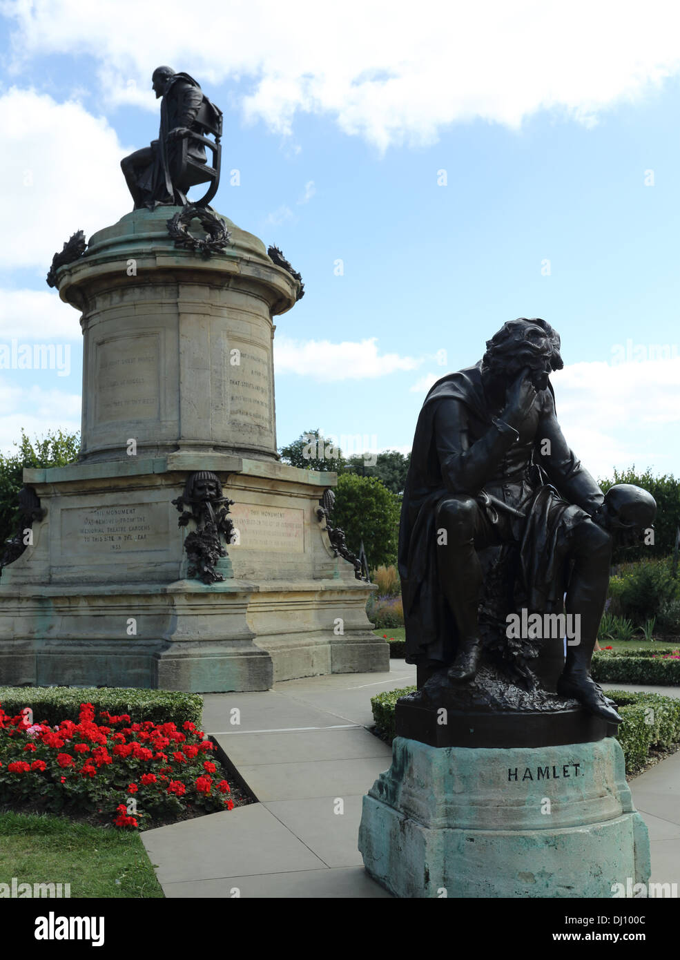 Une photo d'une statue d'un des personnages de Shakespeare, Hamlet ...