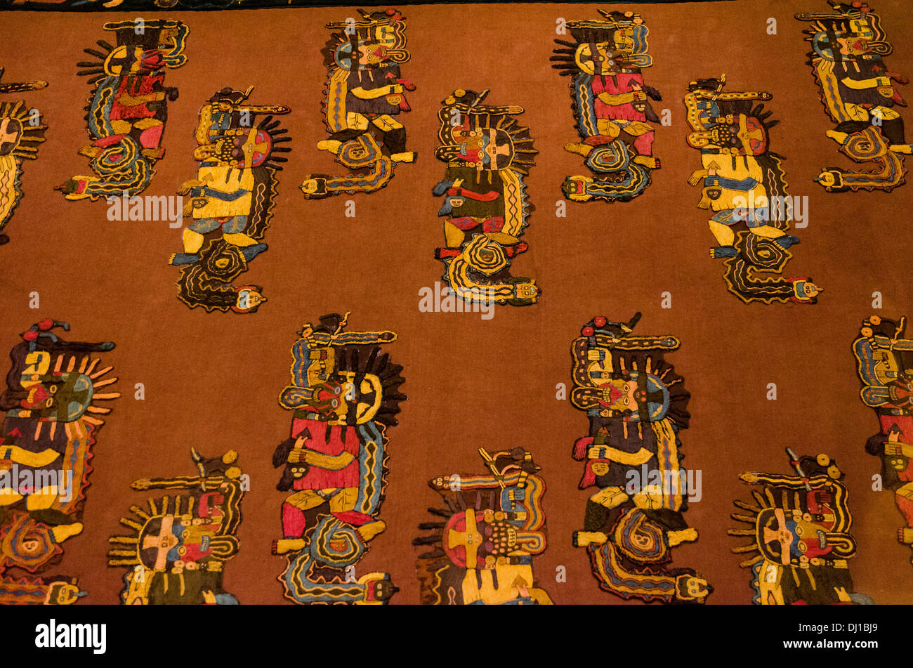 Paracas textil. La culture Paracas 800 AC-100 BC Photo Stock - Alamy