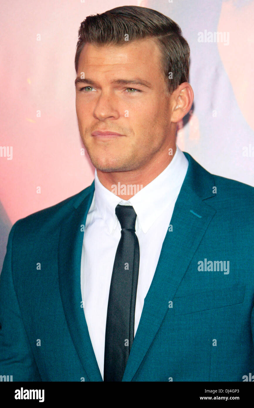 Alan ritchson the hunger games Banque de photographies et d’images à ...