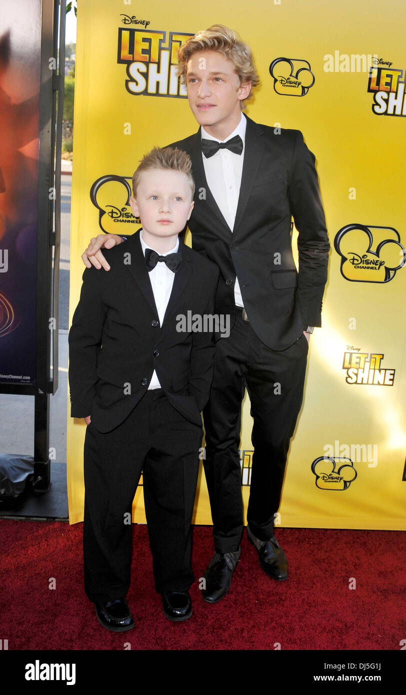 Cody simpson tom simpson disneys Banque de photographies et d’images à ...