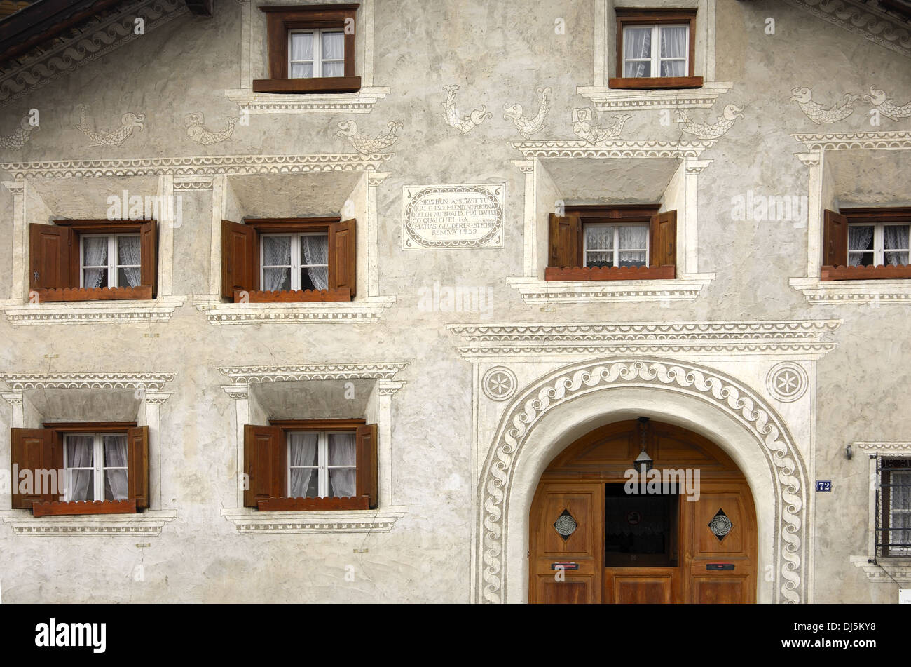Engadin house with sgraffito Banque de photographies et d’images à ...