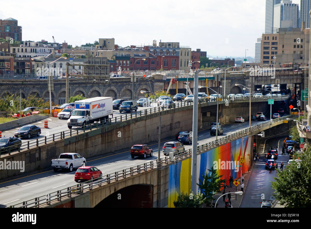 Brooklyn queens expressway trafic en mouvement Banque de photographies ...