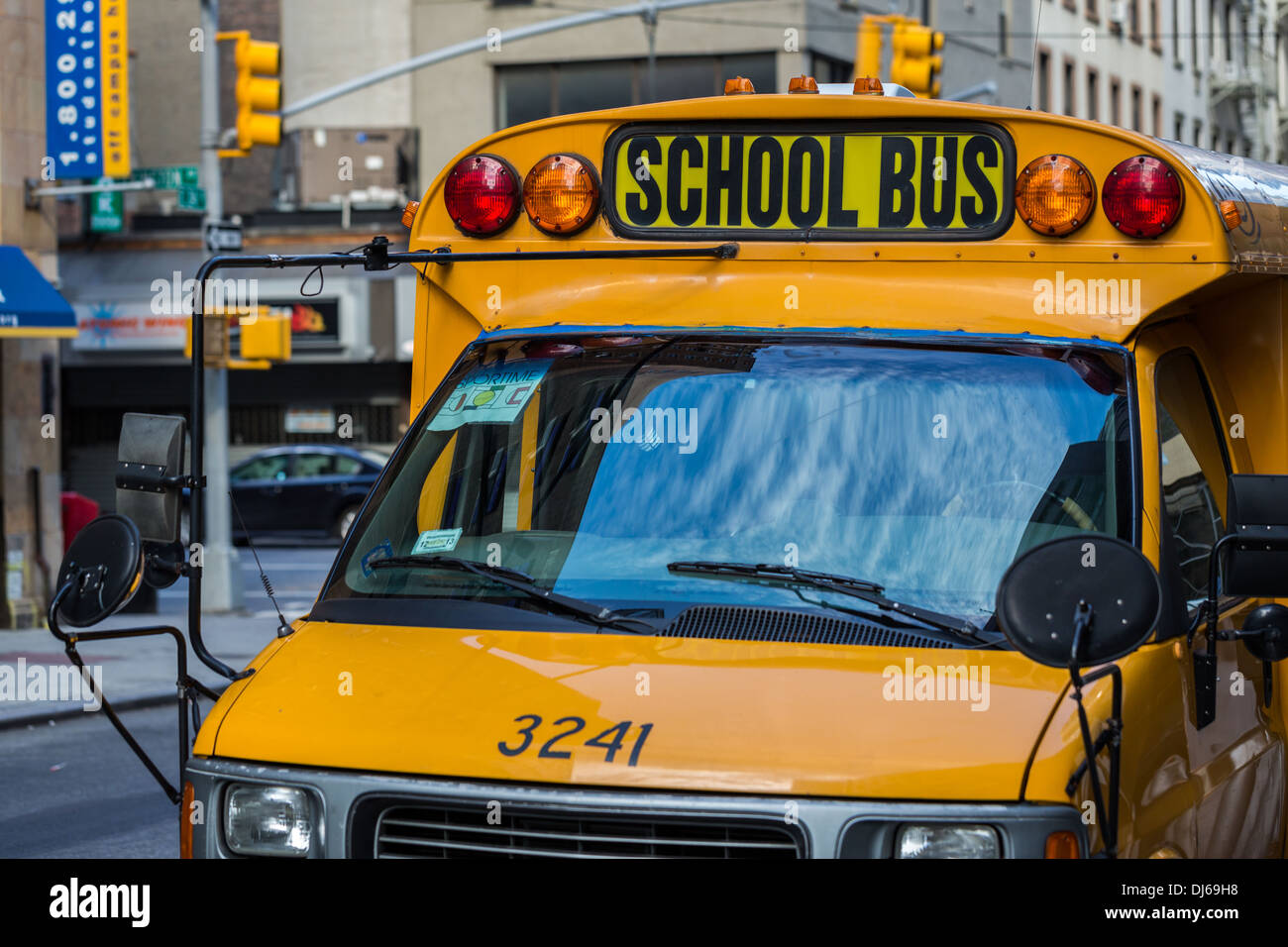 Un bus scolaire jaune Banque de photographies et d’images à haute ...