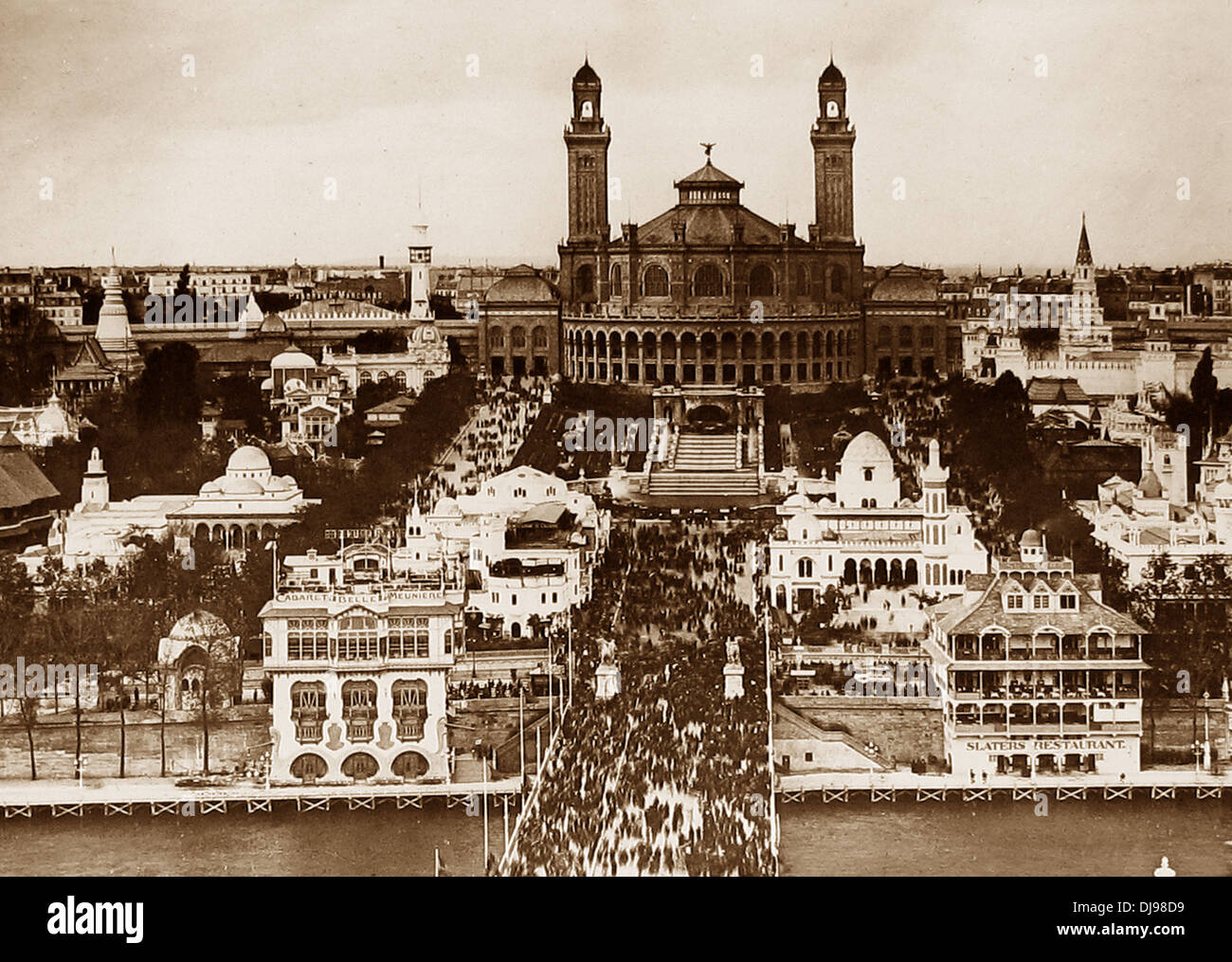 1900s paris eiffel tower Banque de photographies et d’images à haute ...