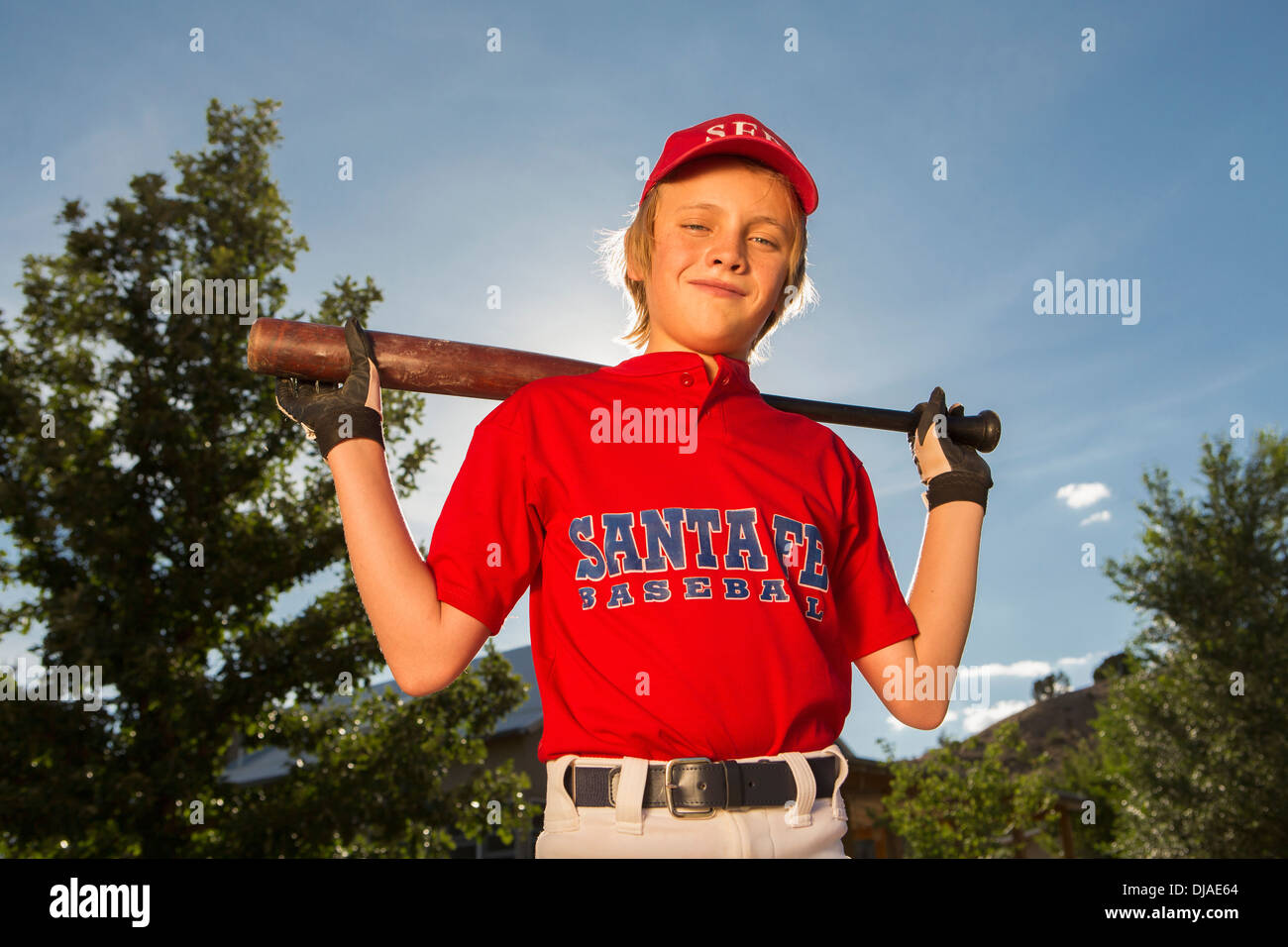 Boy playing baseball Banque de photographies et d’images à haute ...