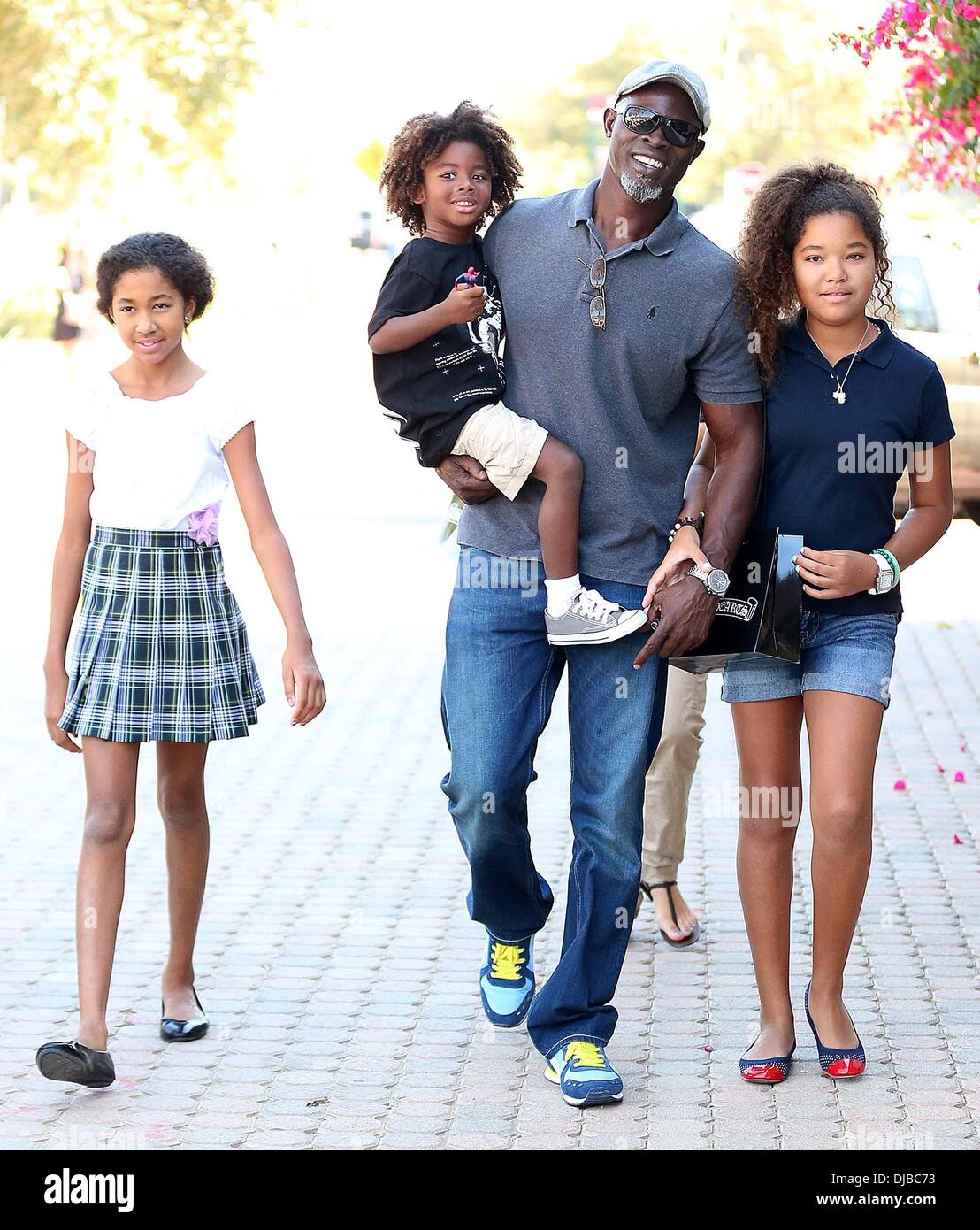 Djimon hounsou and kenzo lee hounsou Banque de photographies et d’images à haute résolution - Alamy