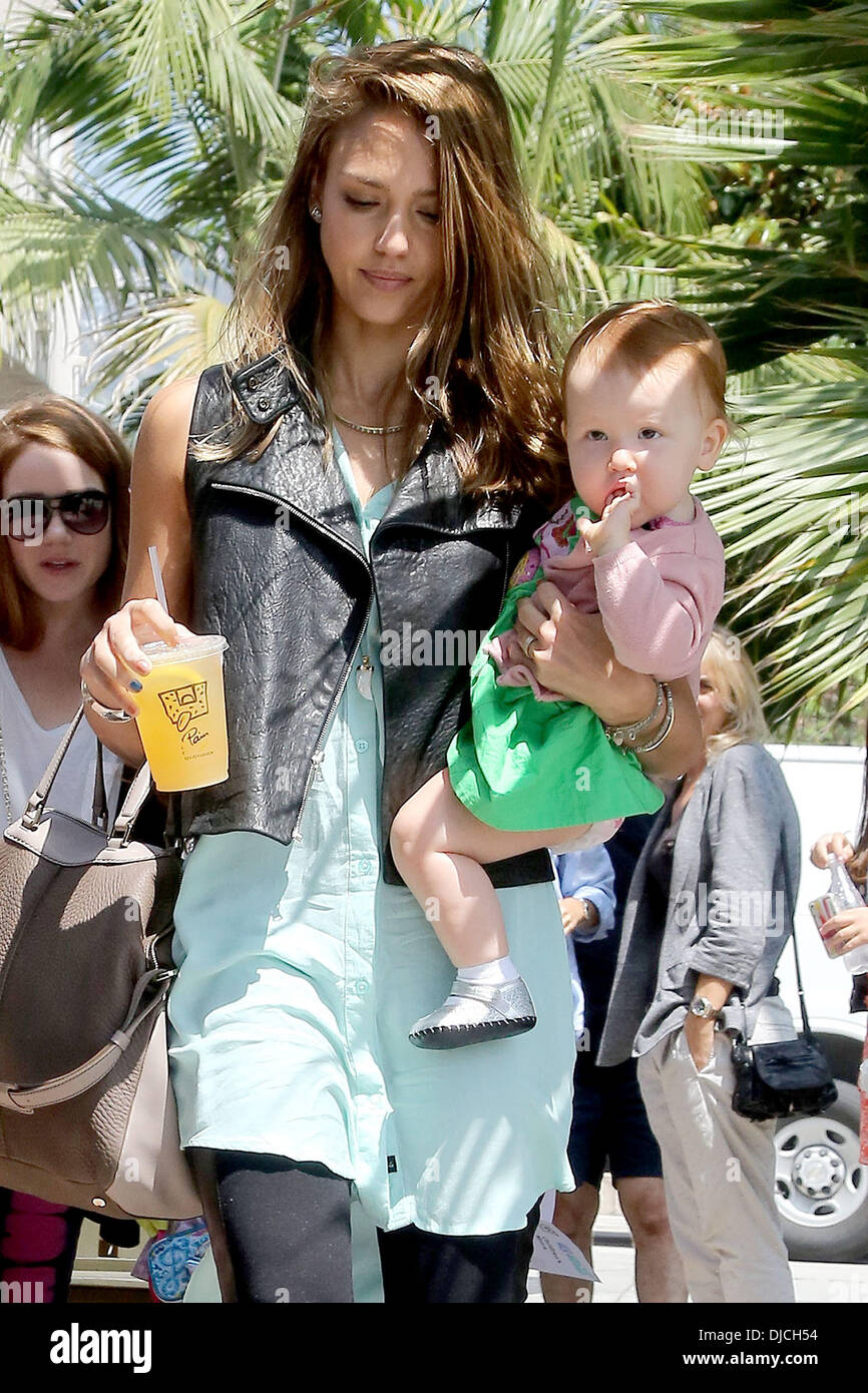 Jessica alba and haven garner warren Banque de photographies et d ...