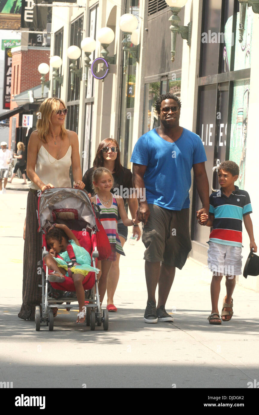 Heidi klum lou sulola samuel Banque de photographies et d’images à ...