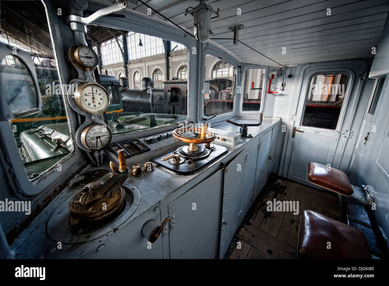 Electric locomotive train cockpit Banque de photographies et d’images à ...