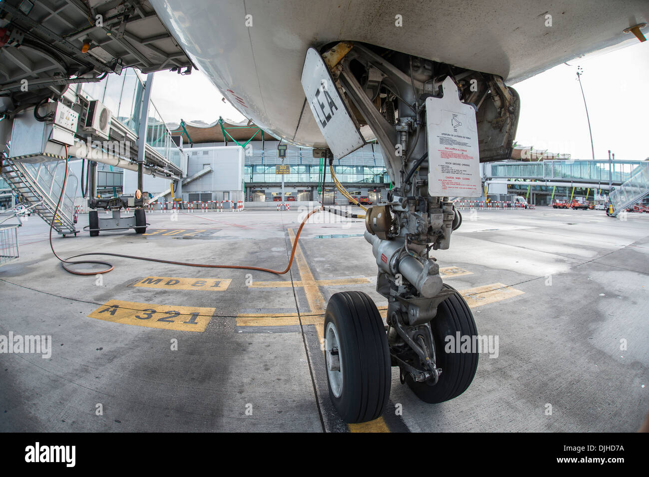 Airbus a320 nose landing gear Banque de photographies et d’images à ...