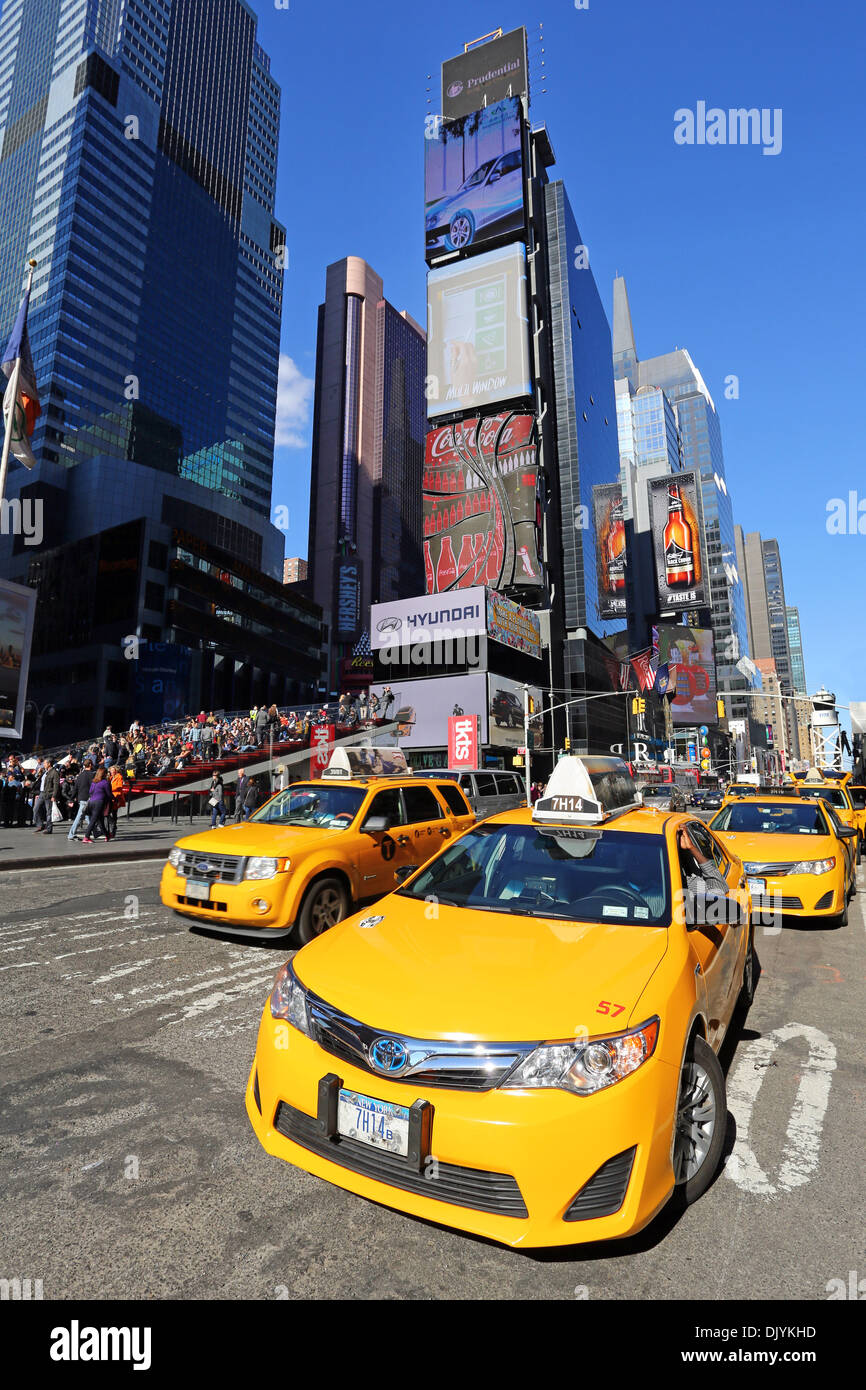 Times square taxi jaune Banque de photographies et d’images à haute ...
