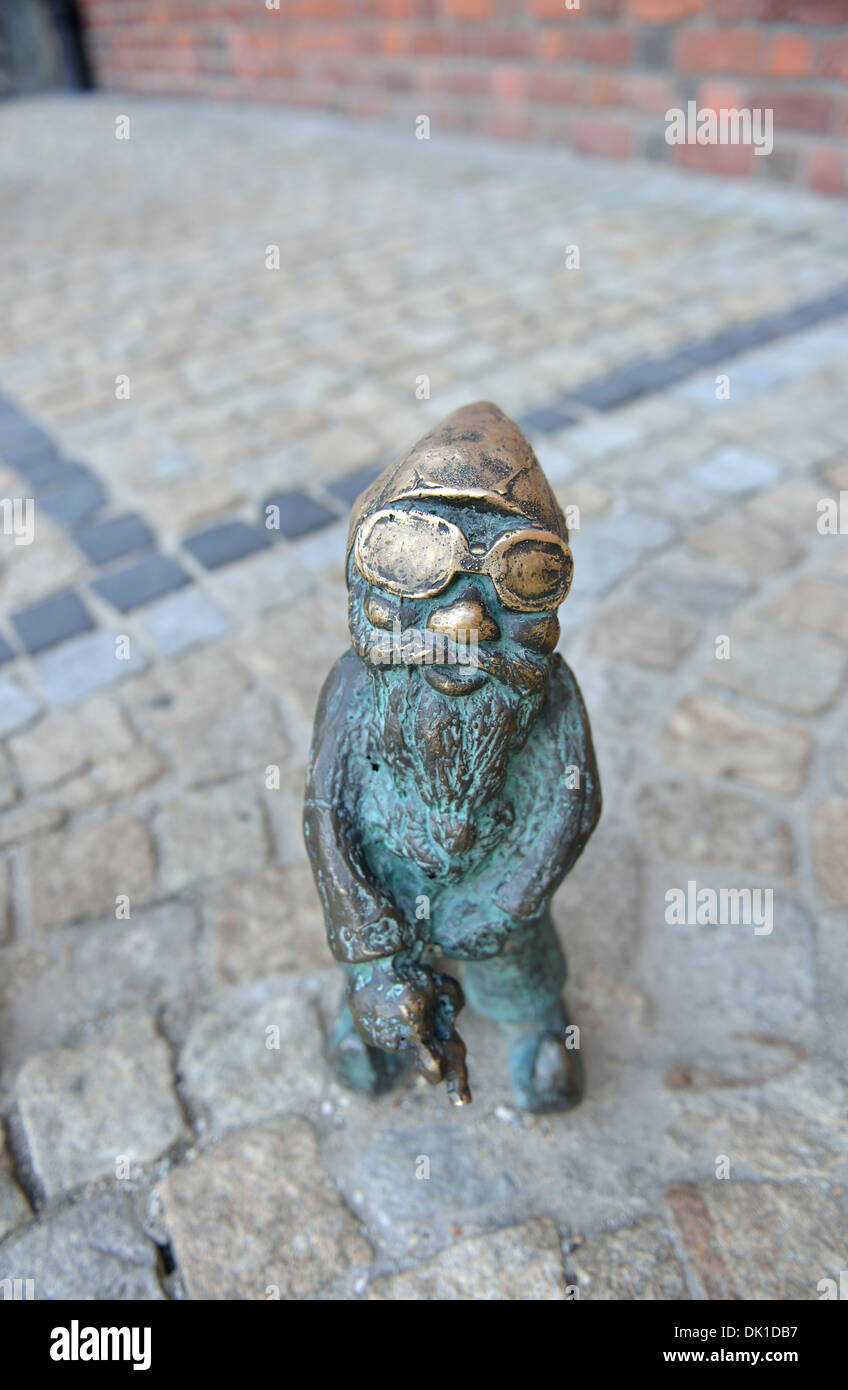 Poland wroclaw statue statues street Banque de photographies et d ...