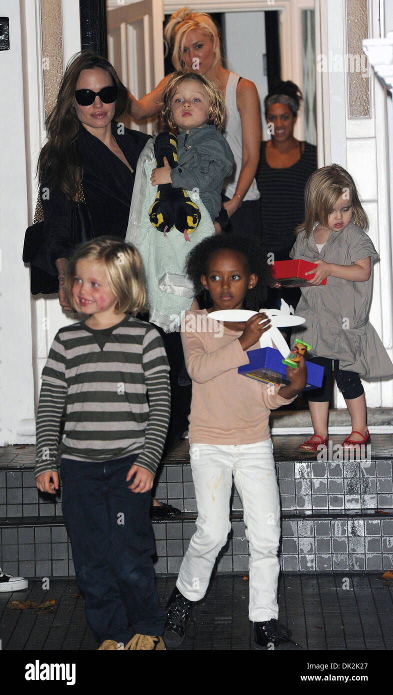 Angelina Jolie Prend Ses Enfants Zahara Et Shiloh Knox Vivienne Pour