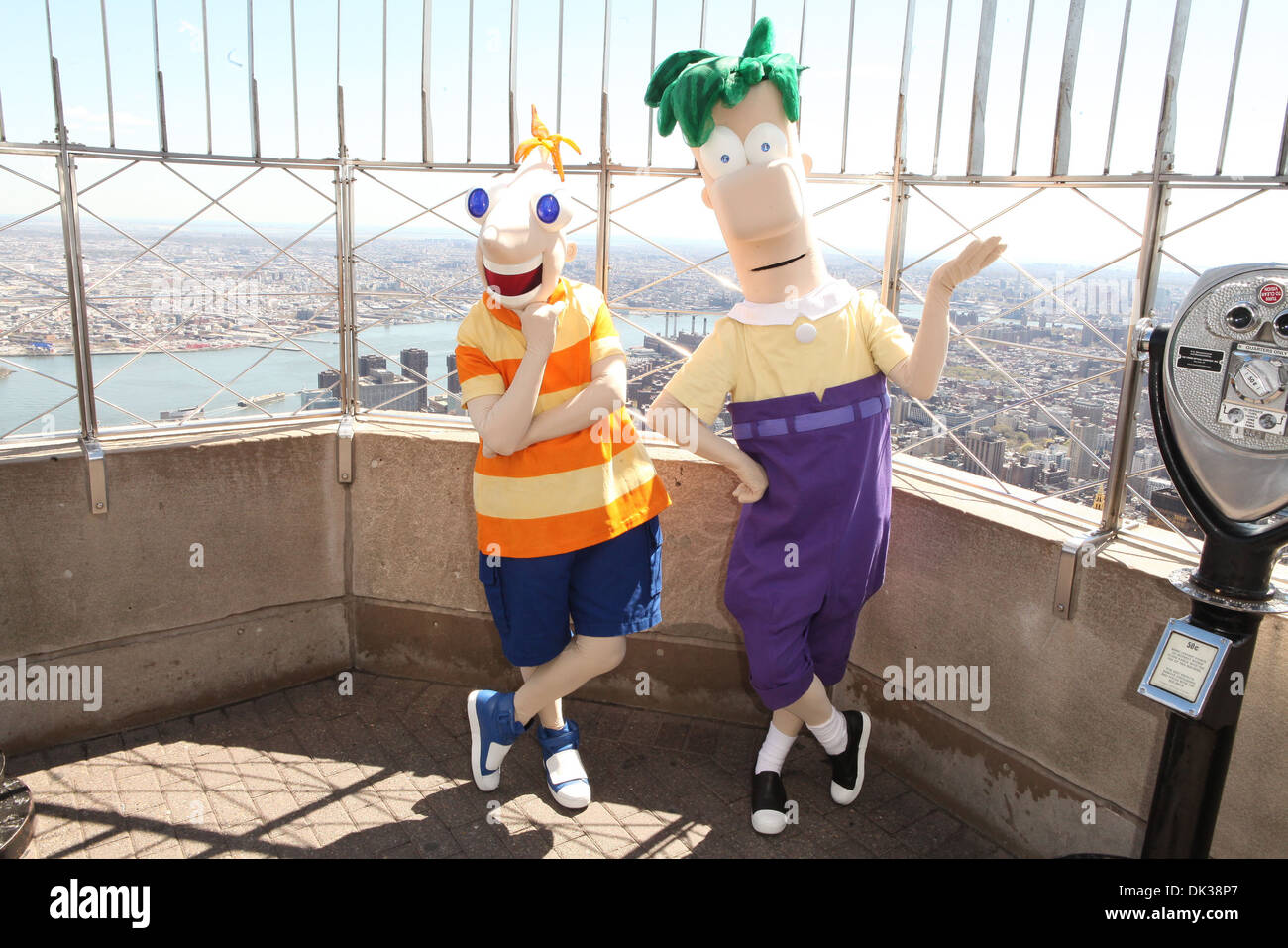 Phineas et Ferb Disney's 'Phineas et Ferb' visiter Empire State ...