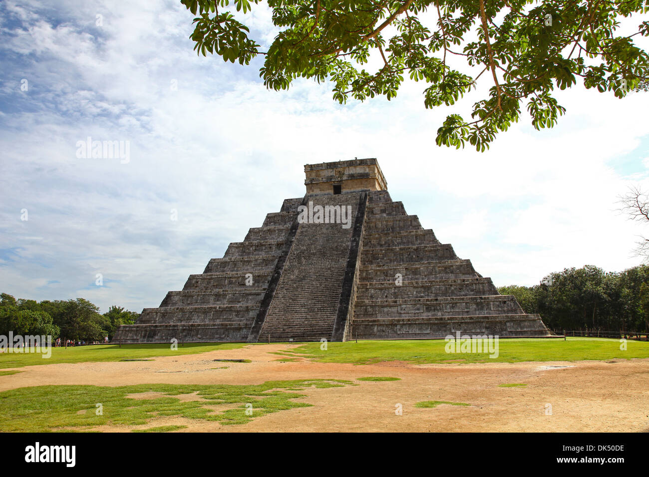 El castillo chichen itza Banque de photographies et d’images à haute ...
