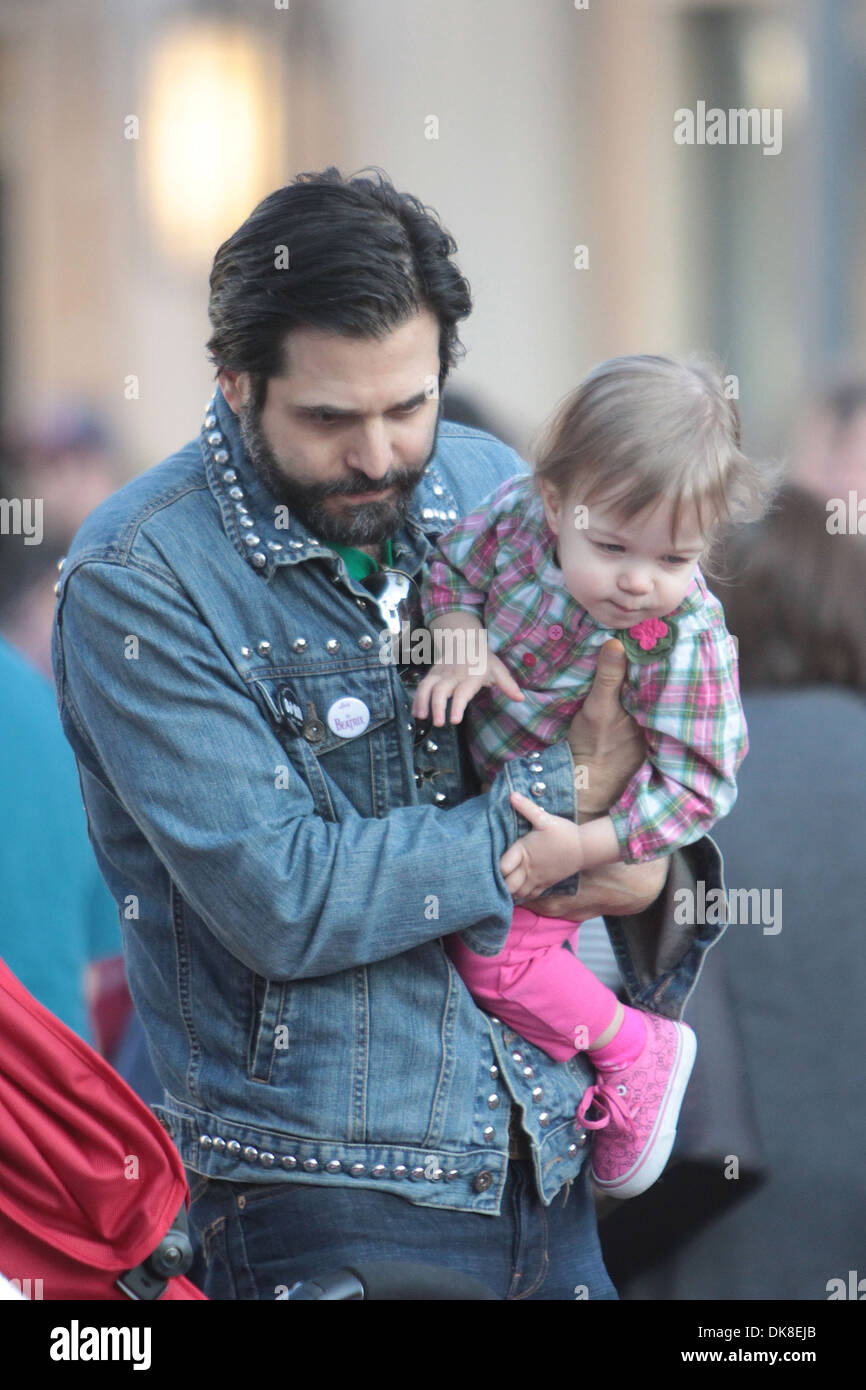 Morty Coyle Jodie Sweetin hanging out at Grove avec son mari Morty ...