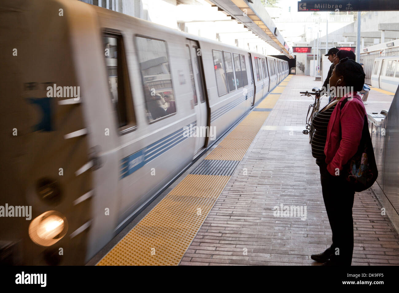 San francisco train platform Banque de photographies et d’images à ...
