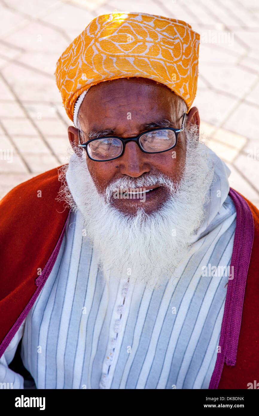 Portrait d'un homme marocain, la place Jemaa el-Fna, Marrakech, Maroc ...