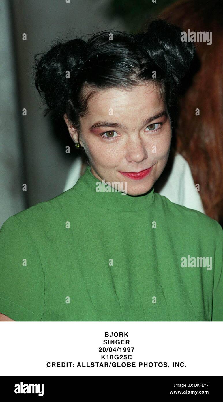 Bjork 1997 Banque de photographies et d’images à haute résolution - Alamy