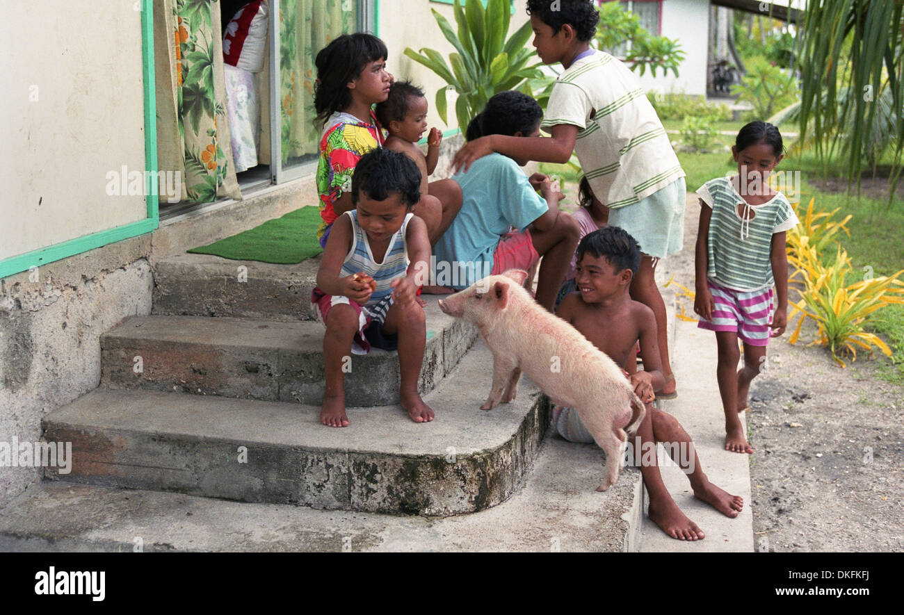 French polynesia tahiti island children Banque de photographies et d ...