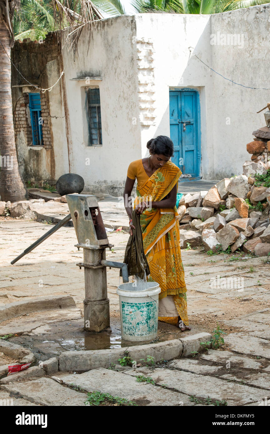 Indian woman washing clothes by hand Banque de photographies et d ...
