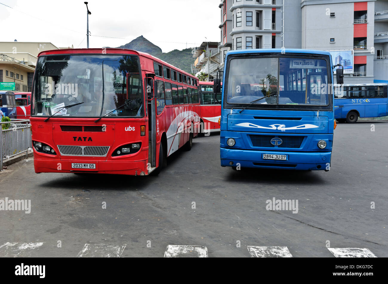 Typical colourful buses mauritius Banque de photographies et d’images à ...