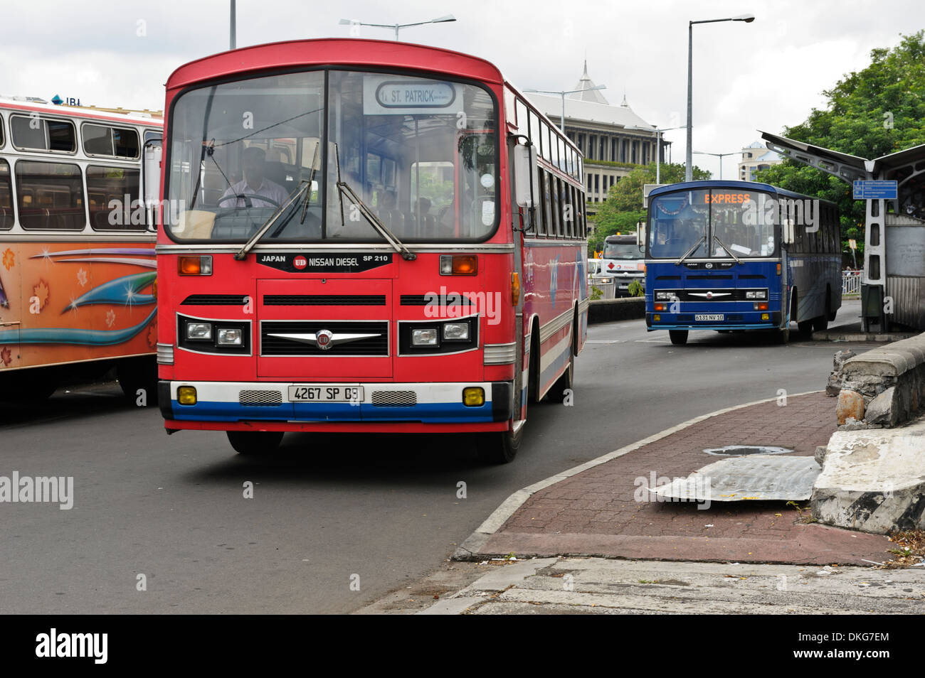 Typical colourful buses mauritius Banque de photographies et d’images à ...