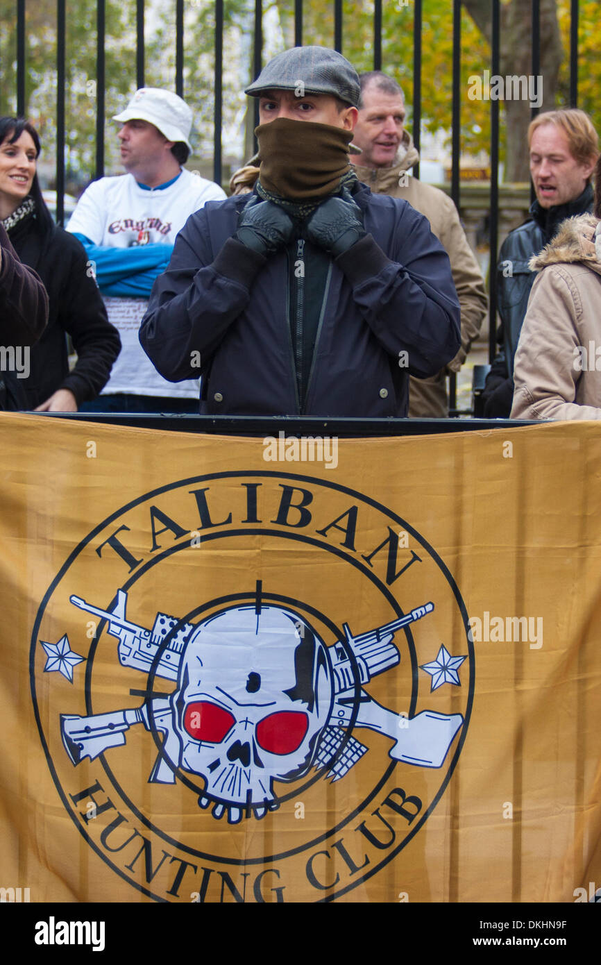 Manifestant extreme droite Banque de photographies et d’images à haute ...
