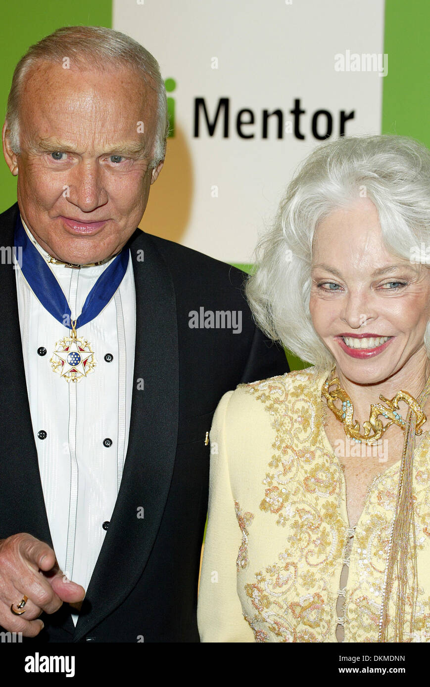 Buzz Aldrin And Lois Aldrin Banque d'image et photos - Alamy