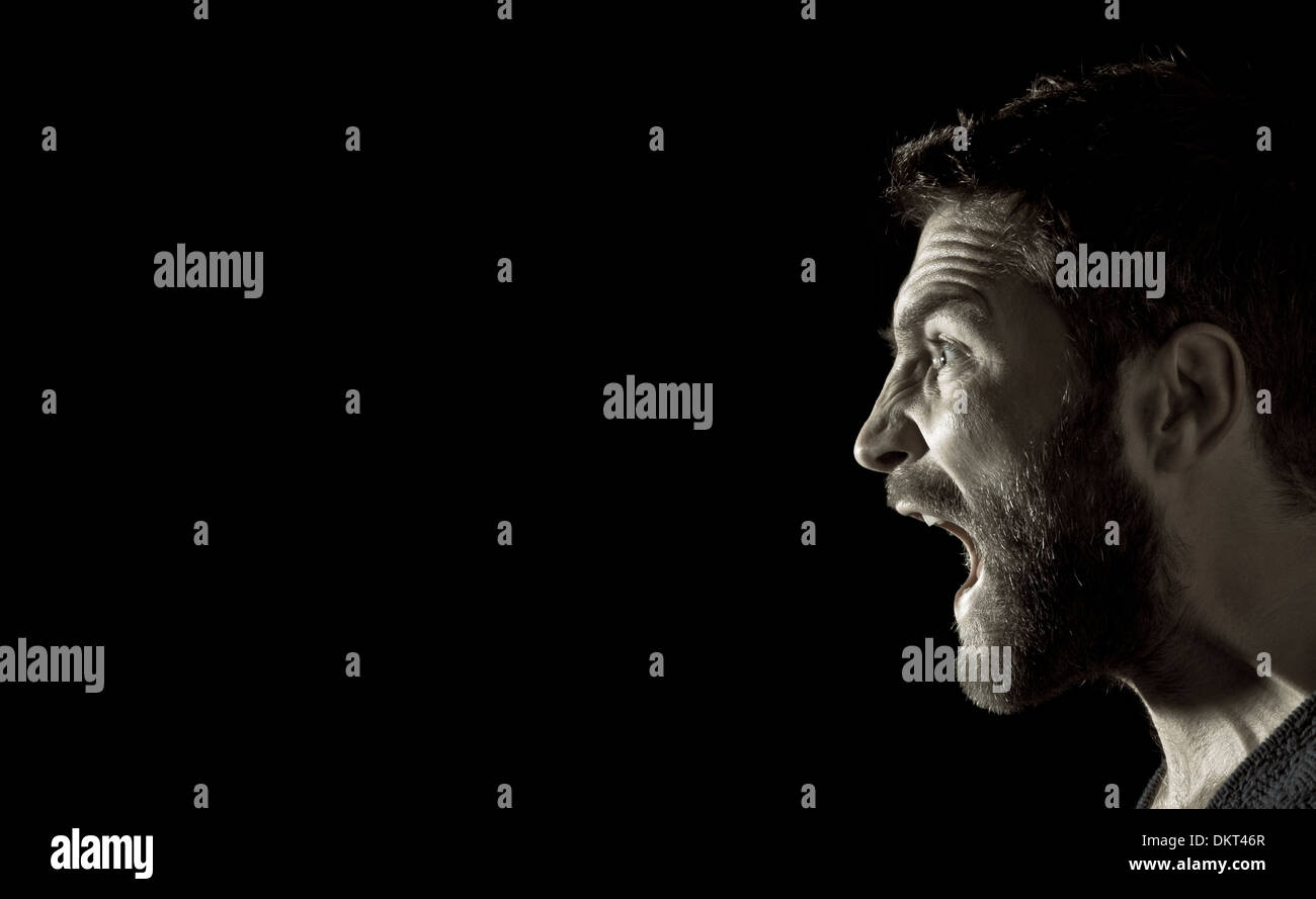 Homme qui crie profil Banque de photographies et d’images à haute ...