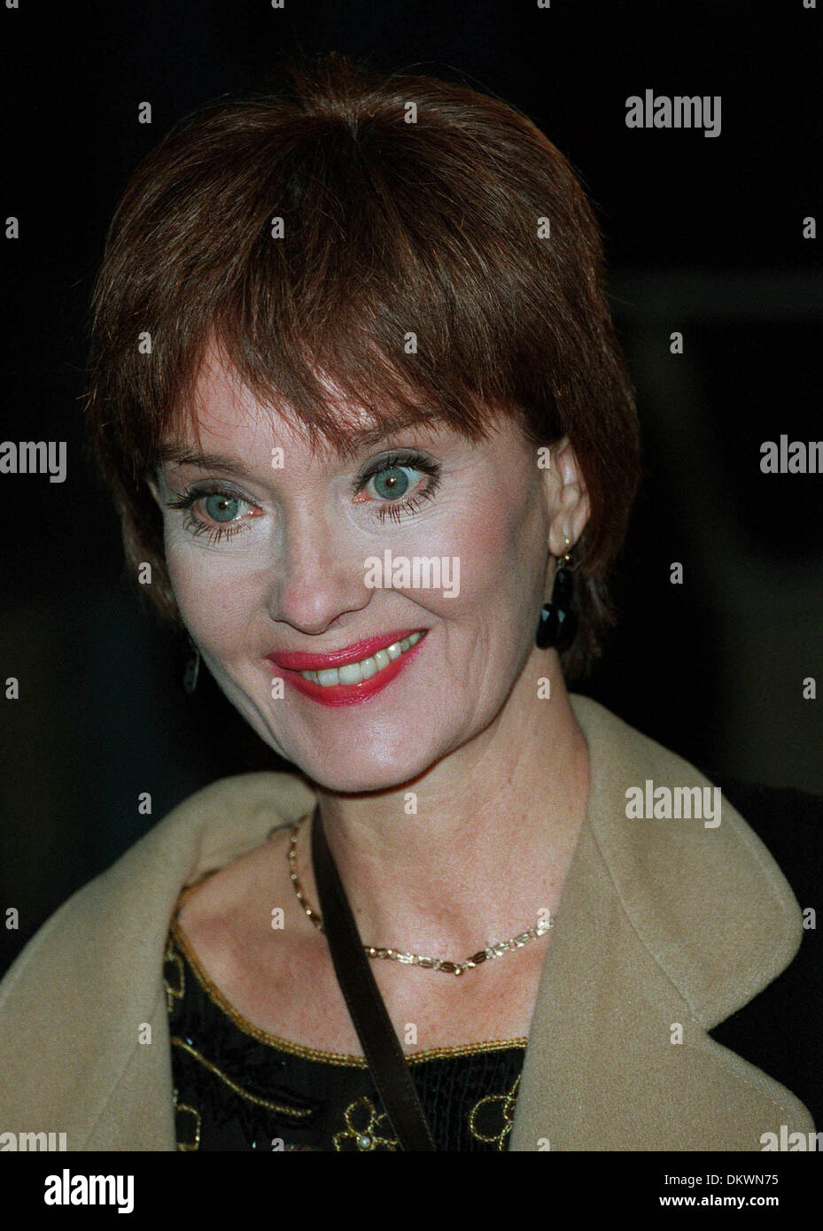 Nicola pagett Banque de photographies et d’images à haute résolution ...