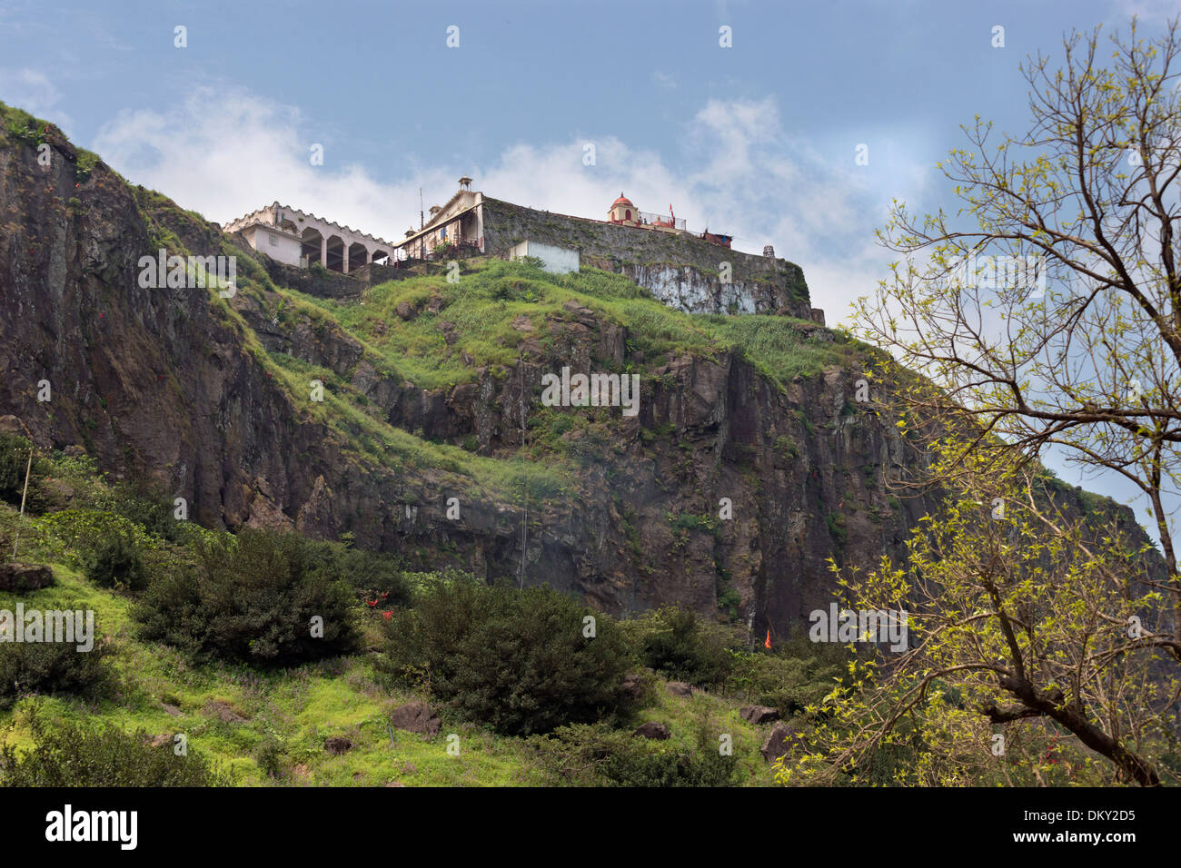 Pilgrim path up pavagadh hill to the kalika mata temple Banque de ...
