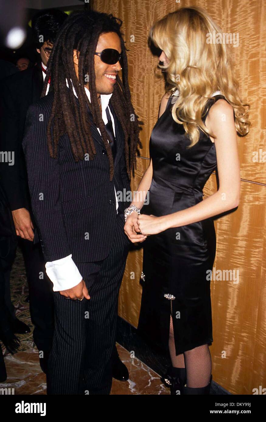 Claudia schiffer 1995 Banque de photographies et d’images à haute ...