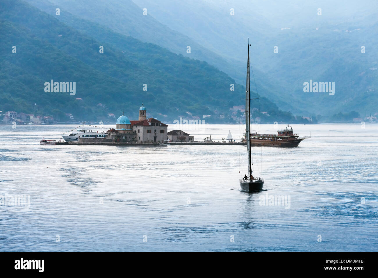 Vue de notre dame des rochers kotor bay Banque de photographies et d ...