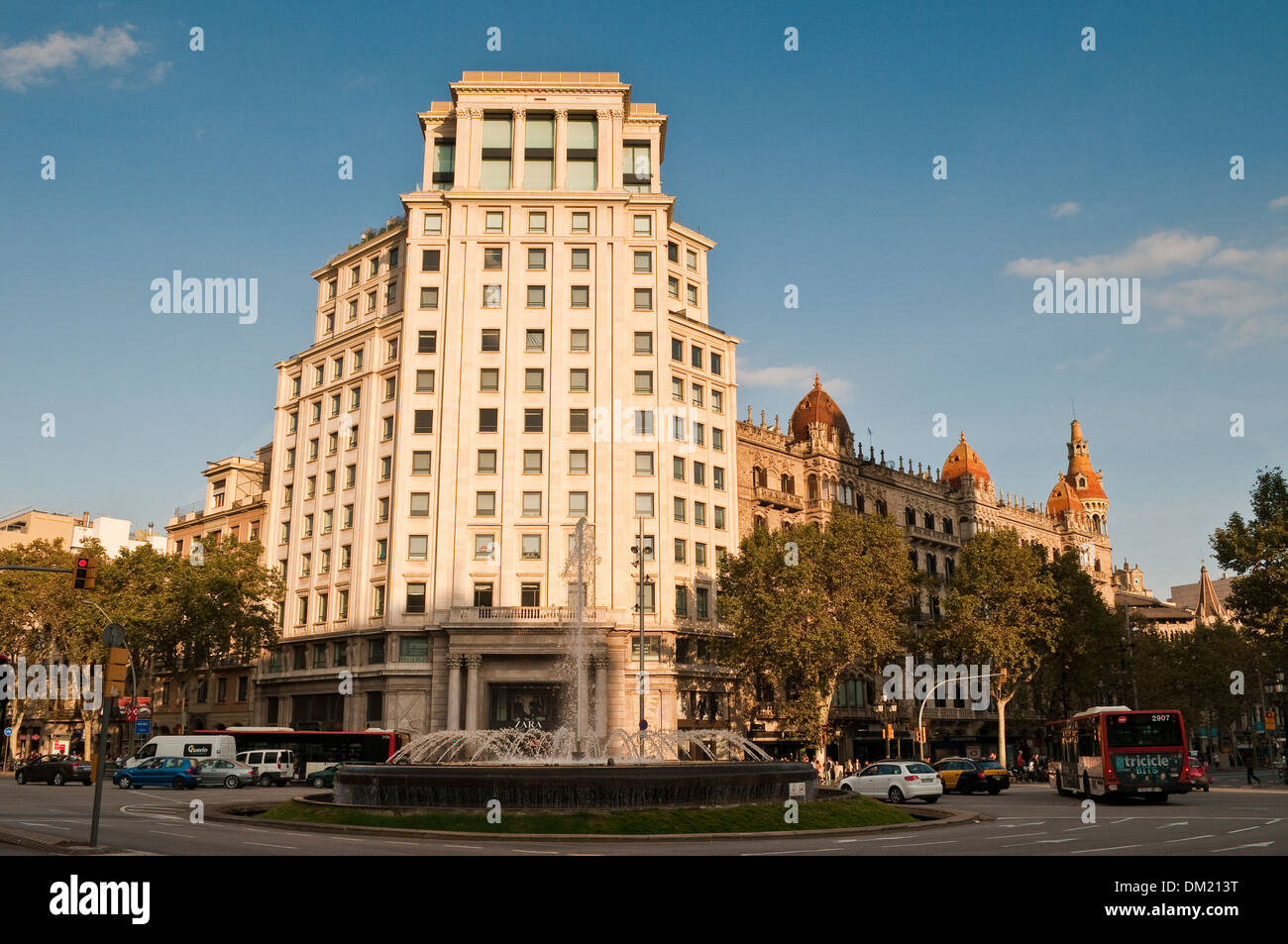 Zara building Banque de photographies et d’images à haute résolution - Alamy