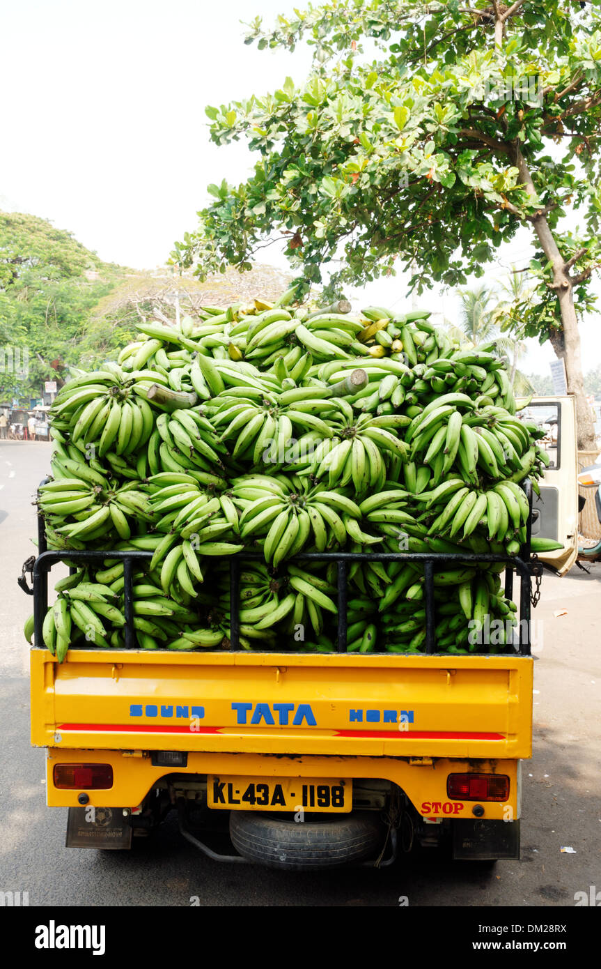Camion plein Banque de photographies et d’images à haute résolution - Alamy