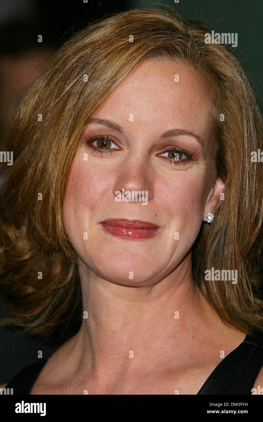 Elizabeth perkins 2002 Banque de photographies et d’images à haute ...