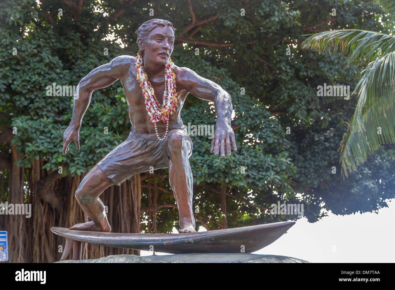 Statue of surfer Banque de photographies et d’images à haute résolution ...