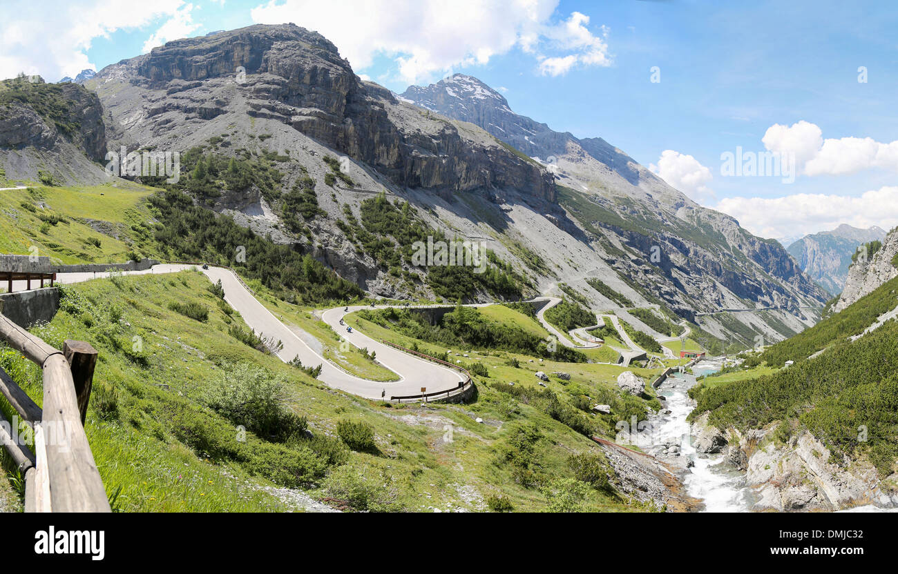 Paysage de route de montagne Banque de photographies et d’images à ...
