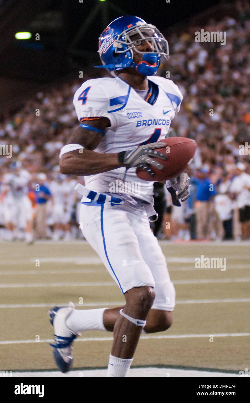 Boise State wide receiver Titus Young # 4 trouve la fin de la zone dans ...
