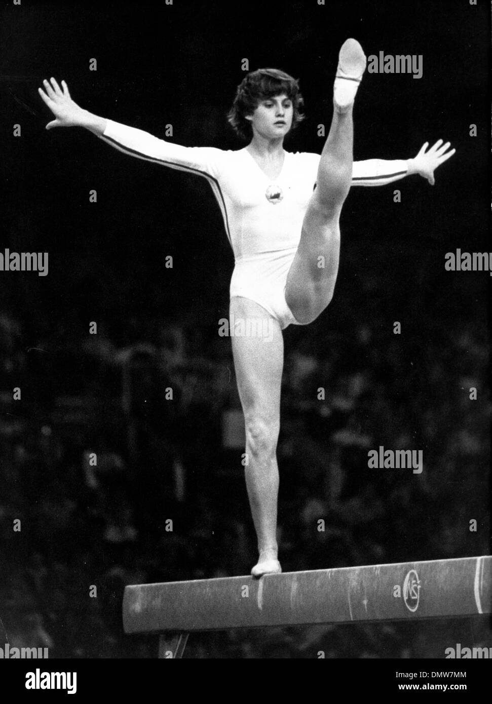 Gymnaste roumaine nadia comaneci Banque d'images noir et blanc - Alamy