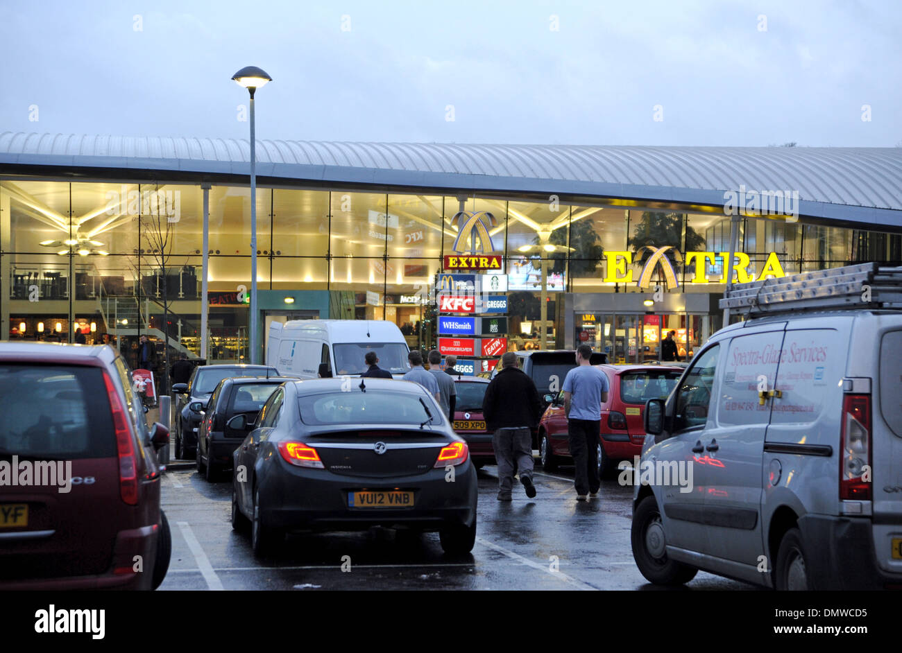 Motorway service station cobham Banque de photographies et d’images à ...