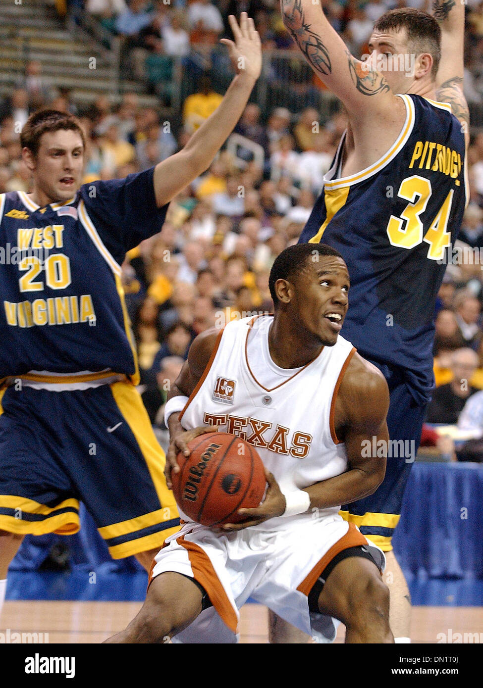 Mar 23, 2006 ; Atlanta, GA, USA ; Collège Basket-ball : Texas's Daniel ...
