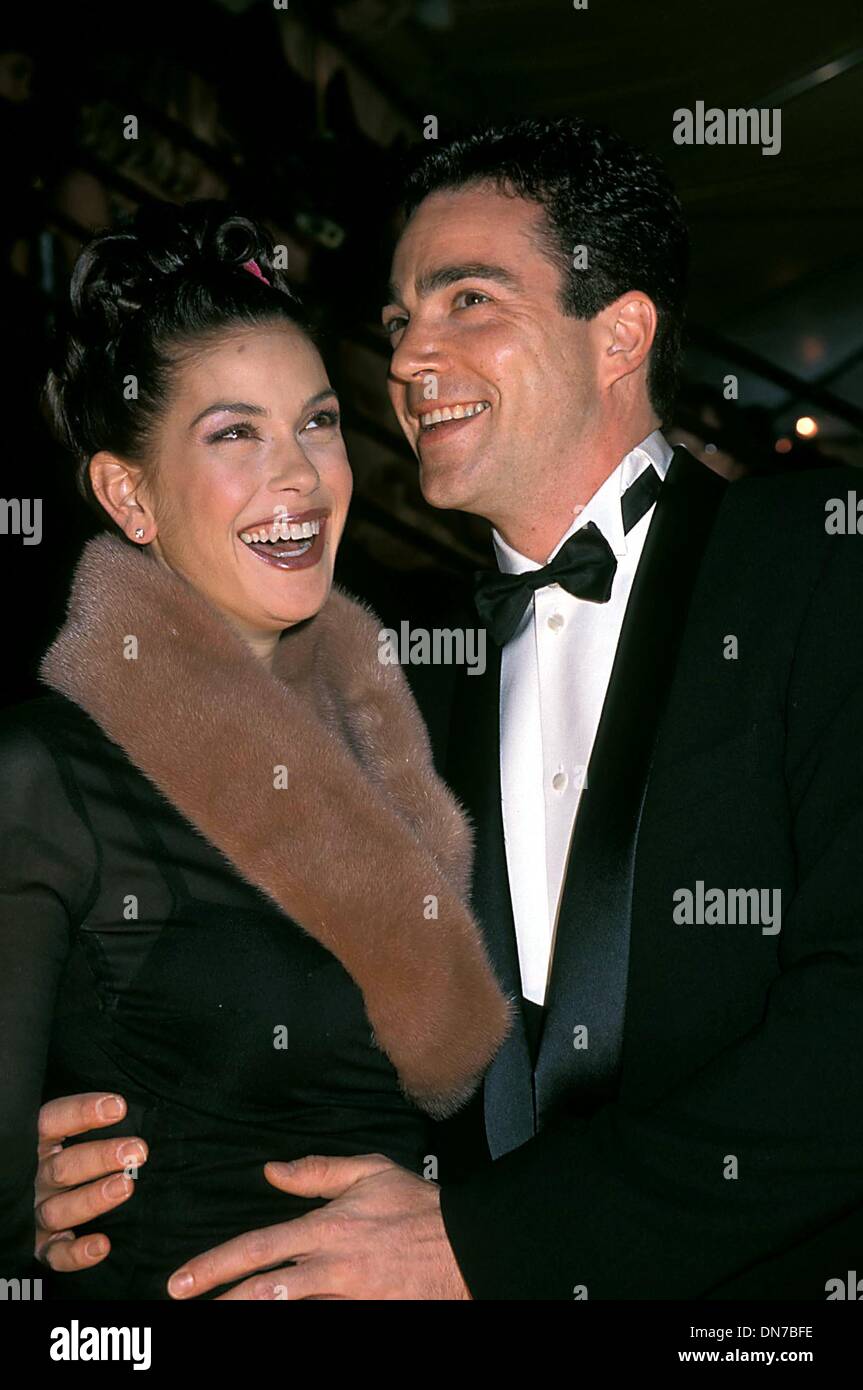 Jon tenney and teri hatcher Banque de photographies et d’images à haute ...