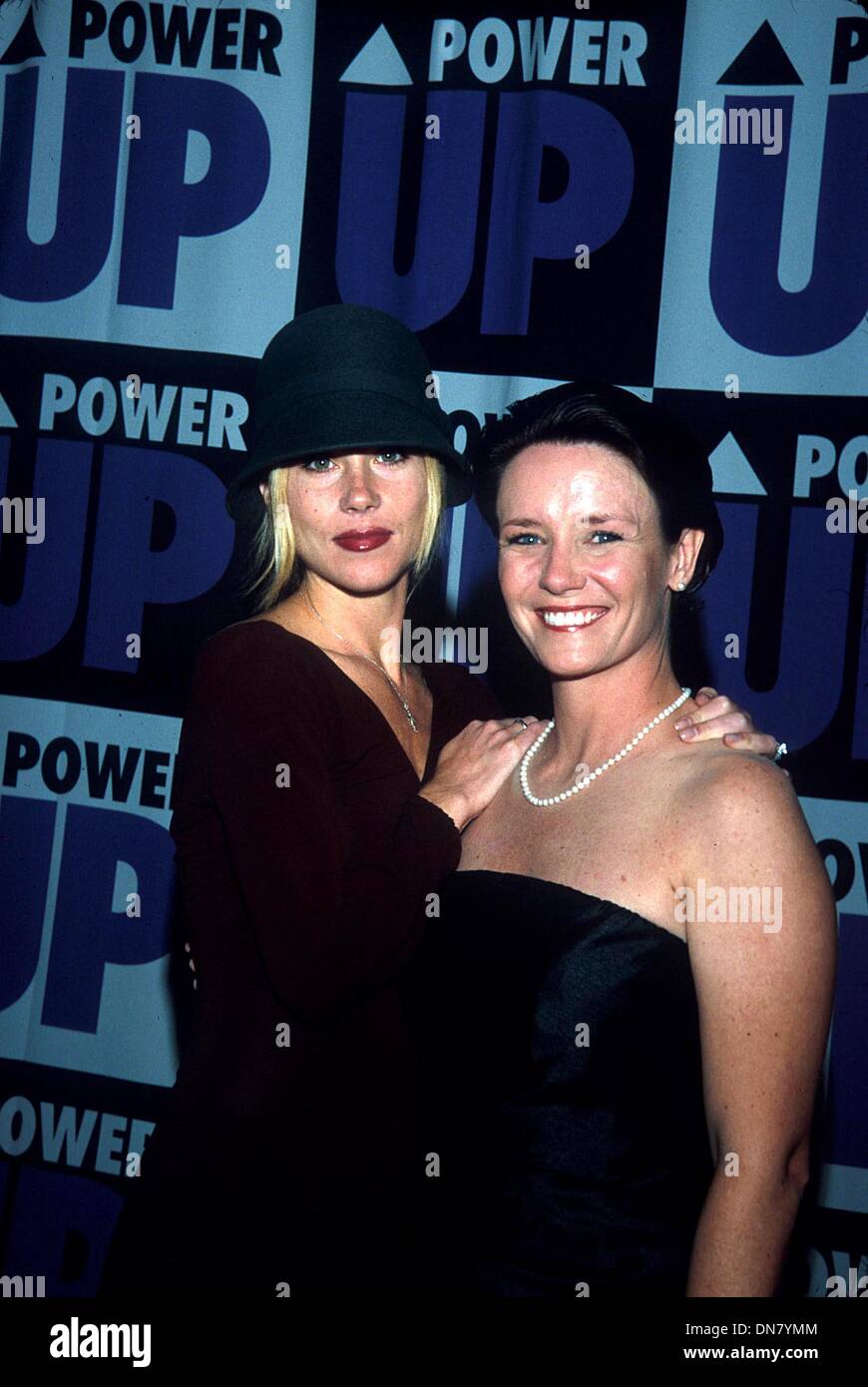 Le 14 décembre 2001 - K23606AG : 12/9/01.Le ''POWER UP'' GALA AU Regent ...