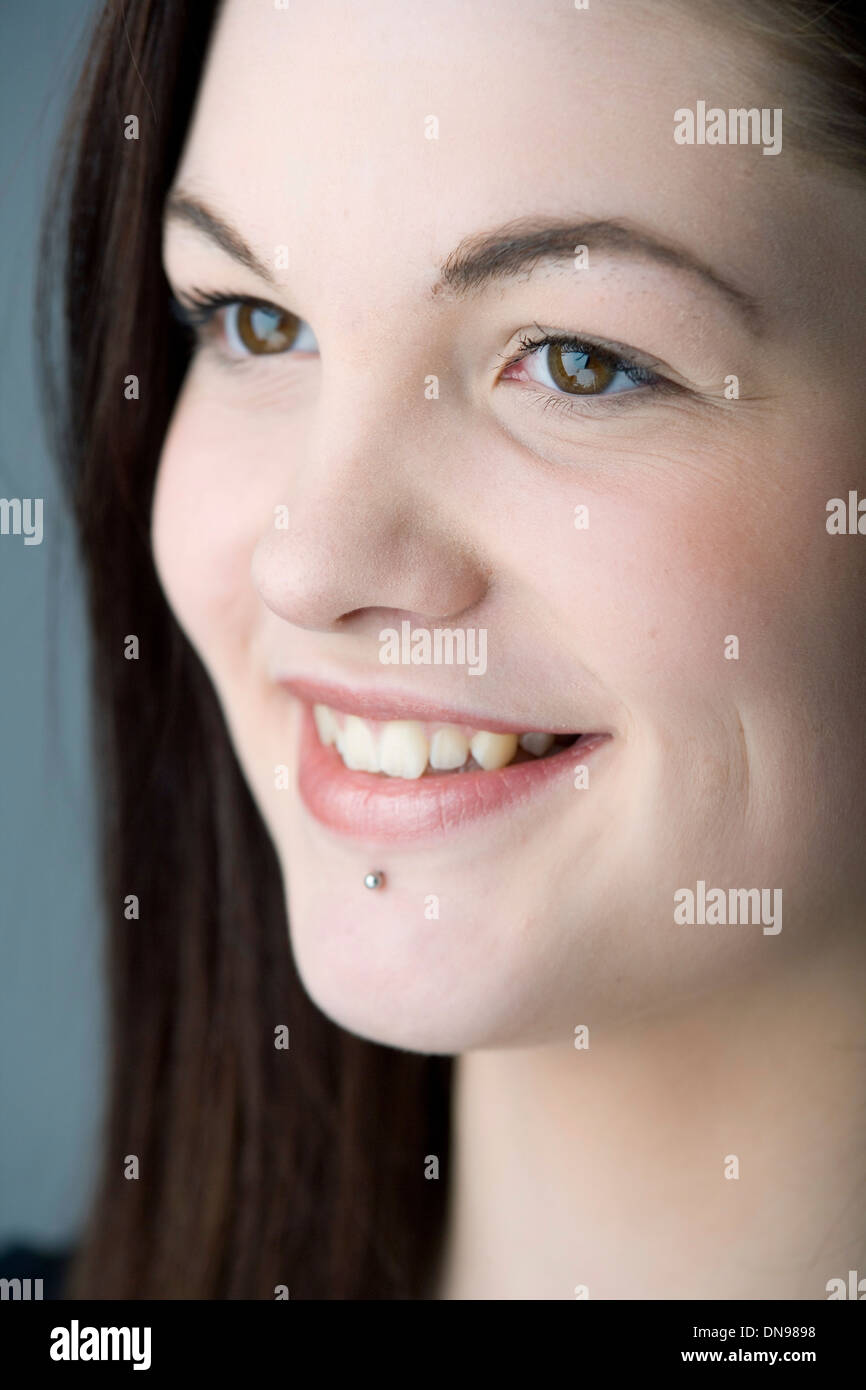 Mouth piercing Banque de photographies et d’images à haute résolution ...