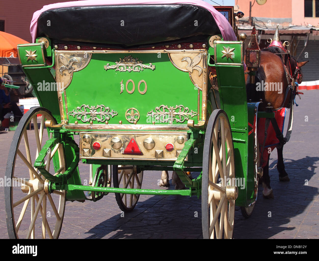 Harnais tirant le chariot Banque de photographies et d’images à haute ...